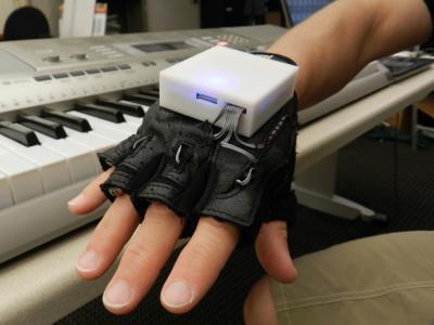 Musical glove improves sensation, mobility for people with spinal cord ...